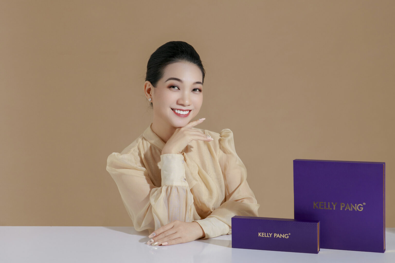 Pang Mỹ Linh - Người phụ nữ xinh đẹp nâng tầm thương hiệu Kelly Pang ...